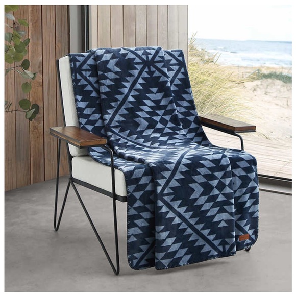 Pendleton | Bedding | Pendleton Plush Throw Blue | Poshmark